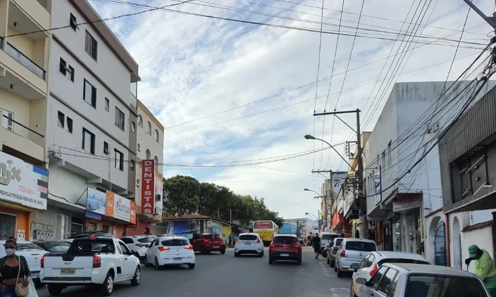 Trânsito caótico no centro de São Mateus - PORTAL JORNAL DO NORTE